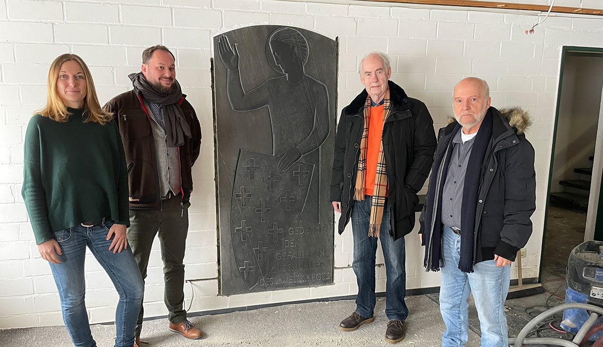 Relief von Bildhauer Karl Josef Hoffmann geborgen - Südwestfalen ...